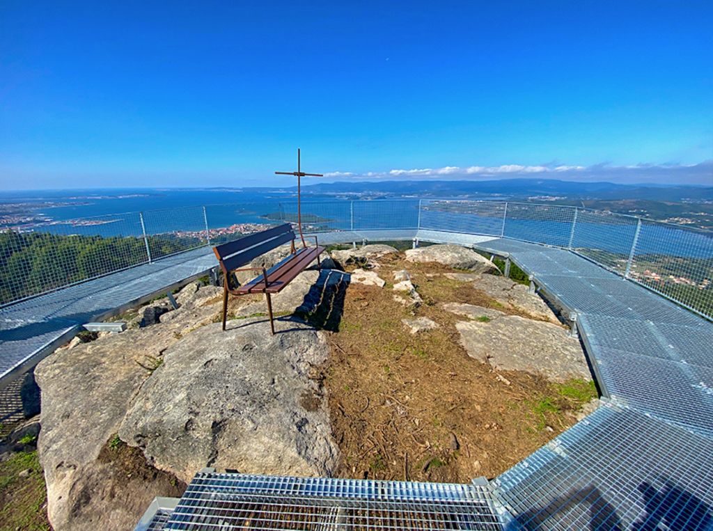 Un nuevo mirador panorámico corona la cima de Monte Xiabre en ...