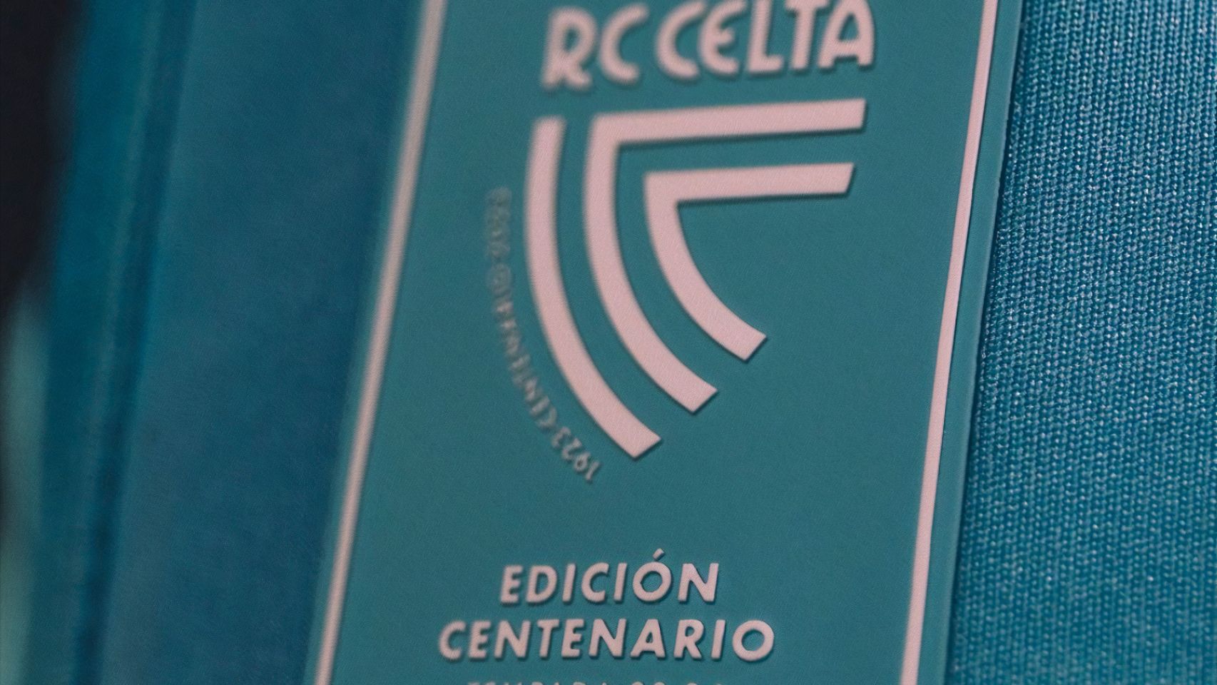El Celta de Vigo desvela el diseño de la camiseta del centenario, que ya está a la venta