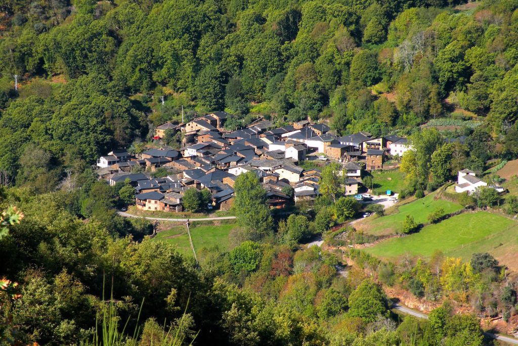 El pueblo singular y refugio del tiempo en O Courel que está a sólo un ...